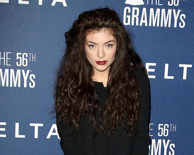 Lorde's Emotional Speech Regarding The Late David Bowie - Holly Fame